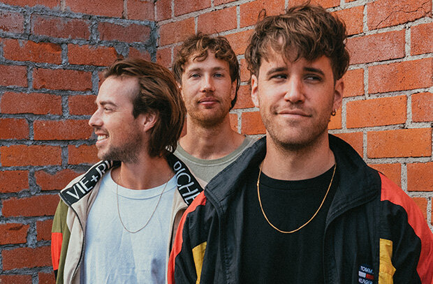 Crooked Colours: Mit ihrer Kollaboration sind Crooked Colours, Masked ...